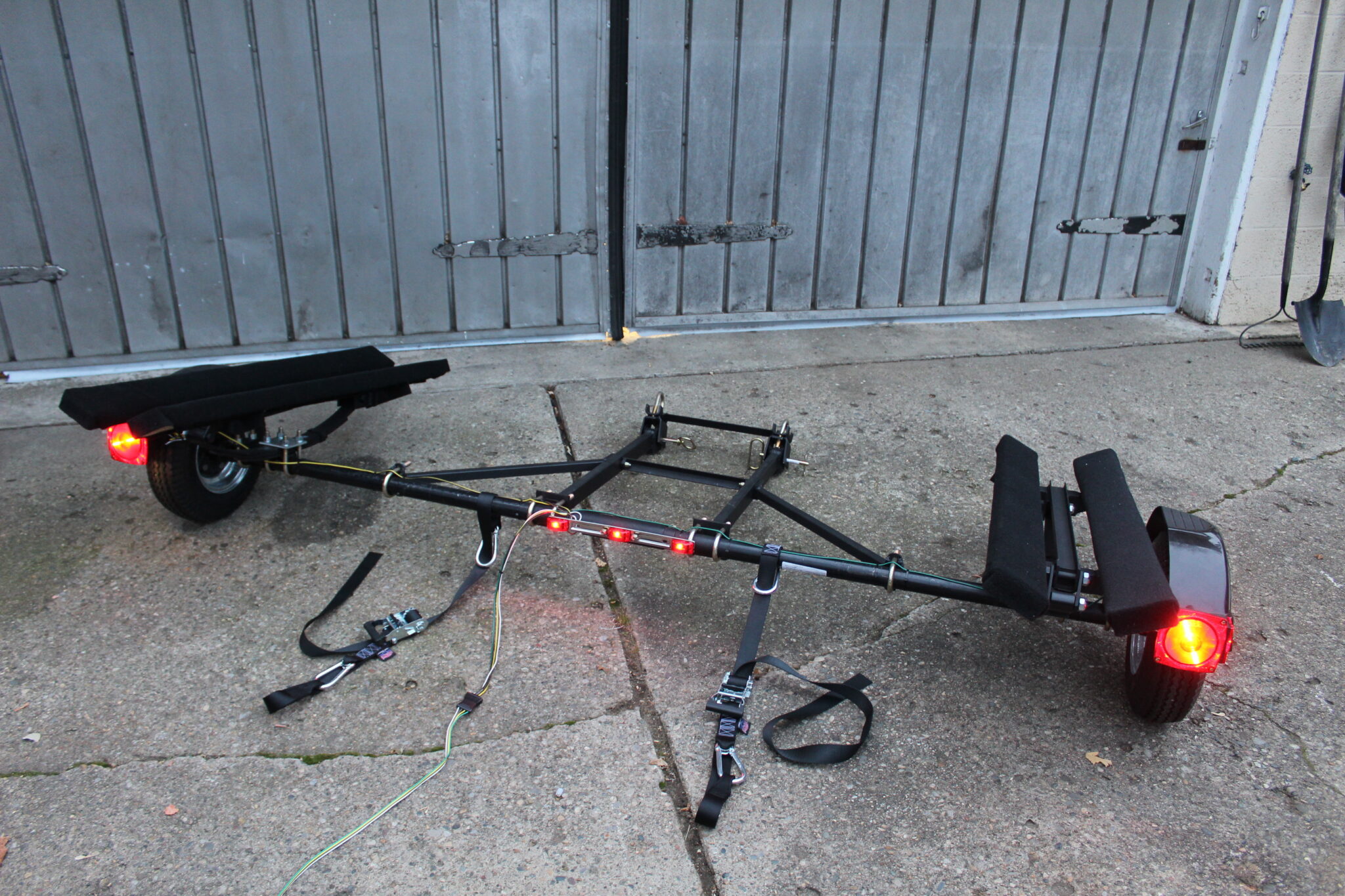 Two-Pontoon Trailer Outriggers