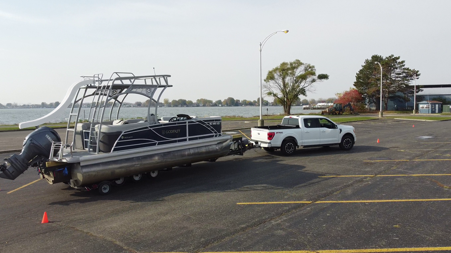 Commercial Centerlift Tritoon Trailer OutRiggers